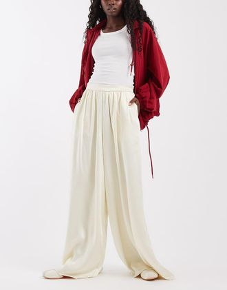 Asos pantalon palazzo ajust&eacute; en satin cr&egrave;me-Blanc