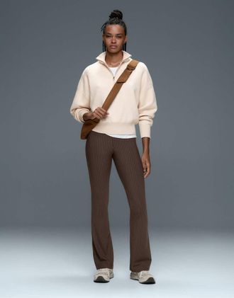 Oysho pantalon flare taille haute &agrave; rayures fines marron &agrave; maintien renforc&eacute;