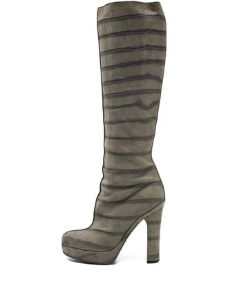 Louis Vuitton bottines &agrave; effet peau de crocodile 120 mm (2024) - Gris