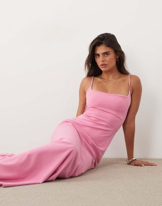 Asos robe longue &agrave; encolure carr&eacute;e avec dos lac&eacute; ouvert rose