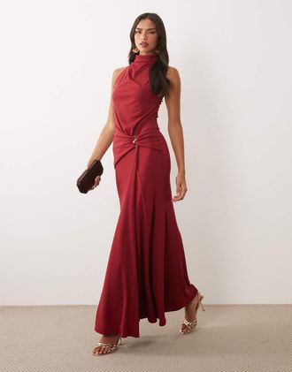Asos Robe longue effet drap&eacute; avec col montant et d&eacute;tail m&eacute;tallique - Rouge rouille
