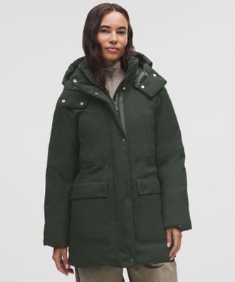 lululemon Wasserdichter Daunenparka mit F&uuml;llkraft 600 f&uuml;r Frauen - Gr&ouml;&szlig;e 2XS in Rainforest Green
