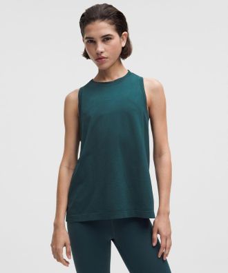 lululemon Swiftly Relaxed Tanktop e Passform f&uuml;r Frauen - Gr&ouml;&szlig;e 0 in Indochine Blue