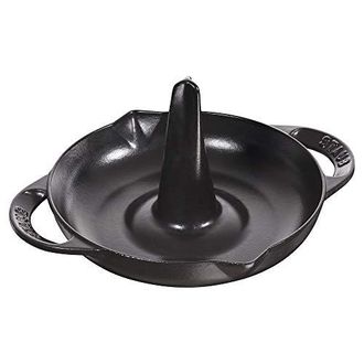 Staub Hähnchenbräter, Hähnchengrill, Hähnchen Ständer, -halter, inkl. Auffangschale, Gusseisen, 24 cm, für alle Herdarten inkl Backofen, Schwarz