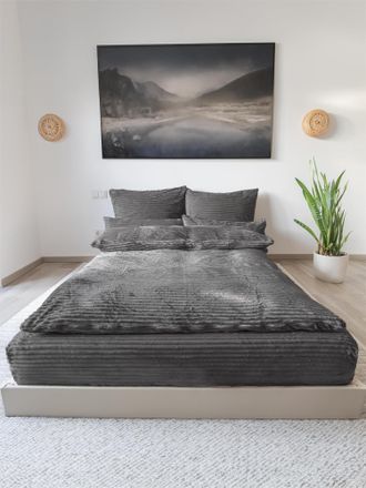 Normani 2 Kissenbezüge 80x80 cm oder 40x80 cm aus weichem Flanell mit Streifen Optik - wärmendes kuschelige Dekokissen Farbe Dunkelgrau Größe 2X Kissenbezüge 