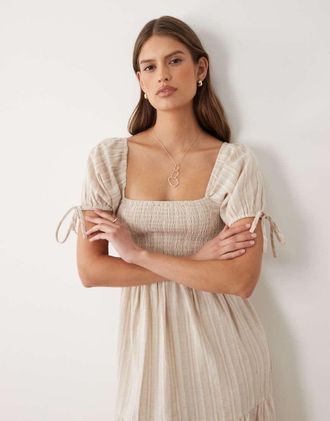 Wednesday's Girl Robe babydoll longueur mollet avec fronces et volants &eacute;tag&eacute;s - Beige-Neutral