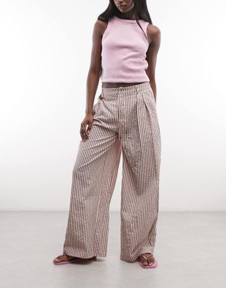 Daisy Street Pantalon ample &agrave; rayures avec patte de boutonnage asym&eacute;trique - Rose et marron