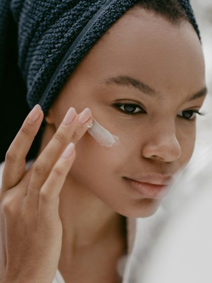 Diese Fehler solltest du beim Auftragen deiner Augencreme unbedingt vermeiden!