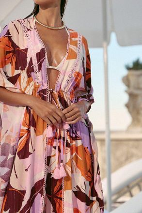 Lipsy Strandkleid Lipsy - Bedruckter drapierter Kaftan, Petite (1-tlg)