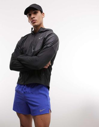 Nike Stride - Short 5 pouces en tissu Dri-FIT doubl&eacute; - Bleu