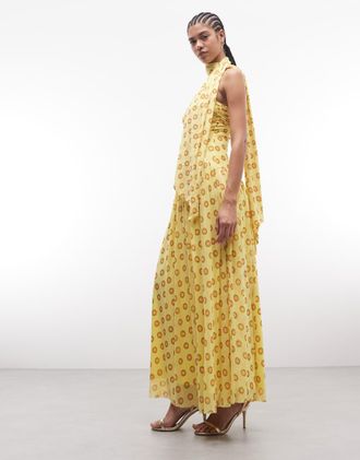 AFRM Rori - Robe longue &agrave; pois avec taille structur&eacute;e et d&eacute;tail foulard amovible - Jaune