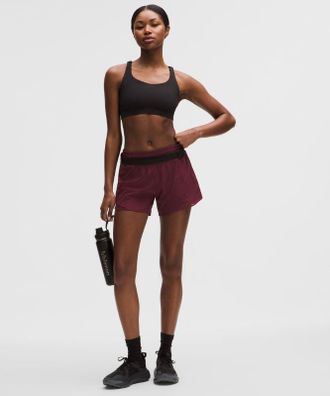 lululemon Hotty Hot Shorts mit hohem Bund und Liner f&uuml;r Frauen - 10 cm - Gr&ouml;&szlig;e 10 in Burgundy Bay