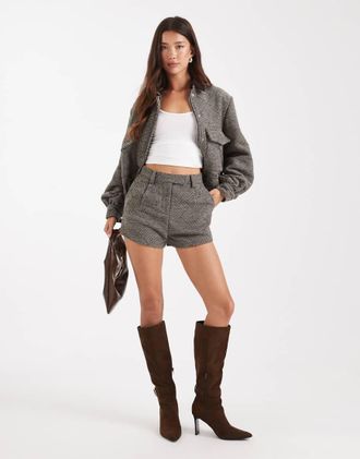 4th & Reckless Mini-short densemble ajust&eacute; avec pinces &agrave; lavant en aspect laine &agrave; carreaux et chevrons - Marron-Brown