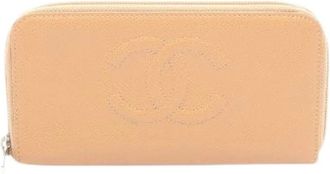 Chanel Portefeuille long pr&eacute;-poss&eacute;d&eacute; Coco Mark en cuir de veau - Femme - Pre-owned - Beige - Taille: ONE Size