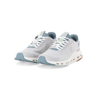 On Low-Top Sneaker - Sneaker Cloudnova Form 2 - Gr. 42,5 (EU) - in Wei&szlig; - f&uuml;r Damen