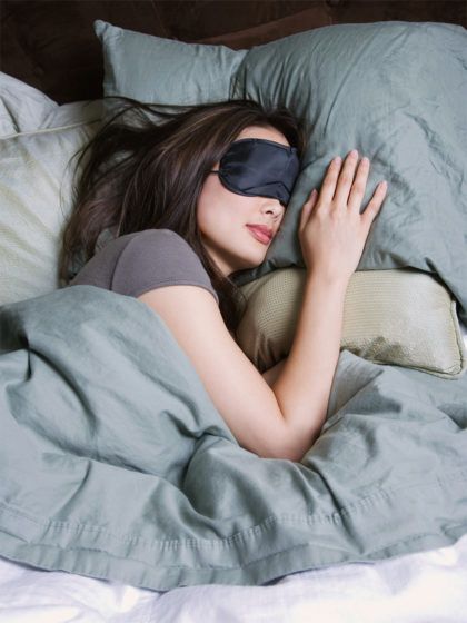 Schön wie Dornröschen: Die 7 besten Augenpflegen für die Nacht