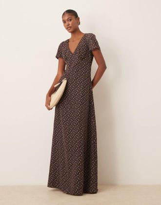 Glamorous Maxi-Freizeitkleid in Braun und Flieder mit Blumenmuster und V-Ausschnitt-Lila