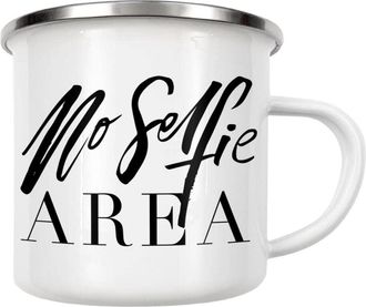artboxONE Emaille Tasse No Selfie Area von Planeta444 - Emaille Becher Typografie