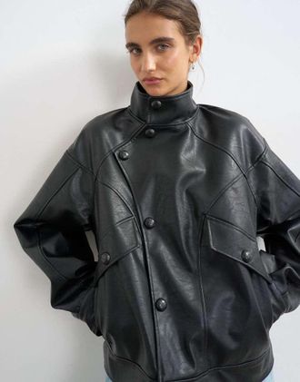 Topshop Jacke aus Kunstleder mit Stehkragen und Knopfleiste in Schwarz