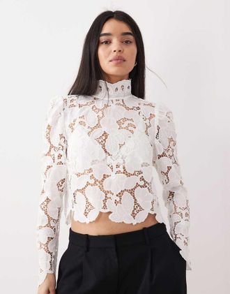 Mango Hochgeschlossene, lang&auml;rmlige Bluse aus zarter Spitze in Wei&szlig;