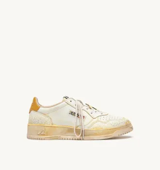 Autry BASKETS MEDALIST LOW SUPER VINTAGE EN CUIR BLANC ET JAUNE