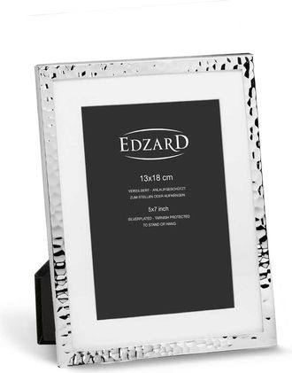 Edzard Bilderrahmen Fano für Foto 13 x 18 cm, mit Passepartout, edel versilbert, anlaufgeschützt, Samtrücken, mit 2 Aufhängern, Fotorahmen zum Stellen oder H