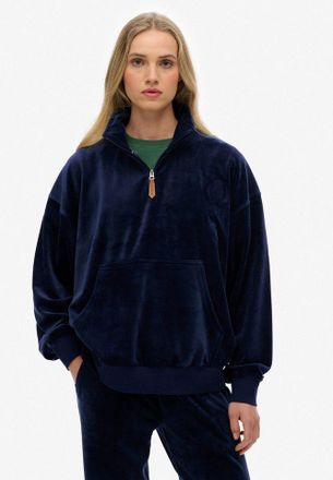Superdry Sweatshirt COUNTRY CLUB VELOUR 1/4 ZIP Nicki-Qualit&auml;t, Troyer mit Logo-Brustmotiv