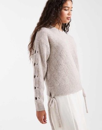 French Connection Pull ras de cou à détails noués - Taupe-Neutre