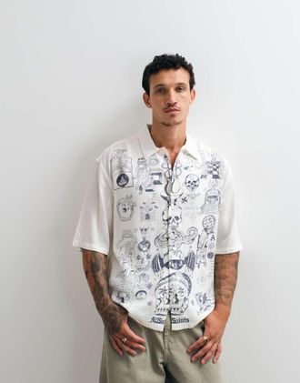 AllSaints Ignis - Chemise &agrave; manches courtes avec logo illustr&eacute; - &Eacute;cru-Blanc