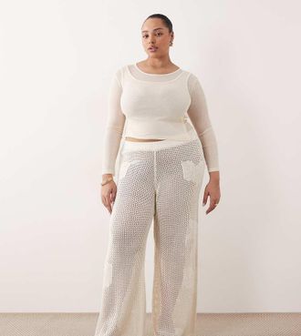Pretty Lavish Curve Pantalon densemble oversize en maille ajour&eacute;e &agrave; fleurs - Cr&egrave;me-Blanc