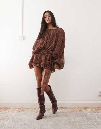 Lioness Elements - Minikleid aus Chiffon in Schokobraun und Creme mit Polka Dots, drapierten Ballon&auml;rmeln und Taillenschn&uuml;rung-Brown