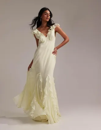 Asos Robe longue de demoiselle dhonneur coupée en biais avec manches évasées et ourlet à godets volantés - Jaune pâle