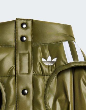adidas Originals gilet matelass&eacute; Pet en olive focalis&eacute; / blanc-Vert