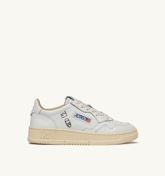 Autry BASKETS MEDALIST LOW EN CUIR BLANC ET NOIR JEAN-MICHEL BASQUIAT x AUTRY