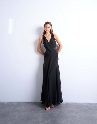 Topshop Robe habill&eacute;e &agrave; d&eacute;collet&eacute; plongeant et ourlet &eacute;vas&eacute; avec empi&egrave;cements transparents - Noir
