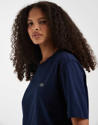 Lacoste T-Shirt mit lockerer Passform aus weicher Baumwolle mit Logo in Marineblau