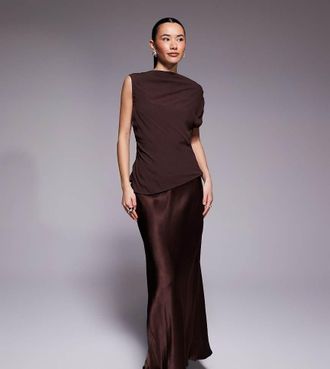 Forever New Robe longue nuisette 2-en-1 avec top superpos&eacute; - Chocolat-Brown