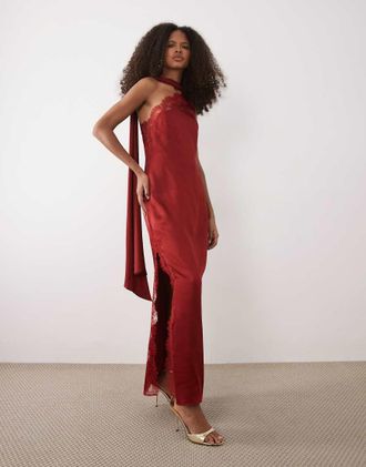 Mango Capsule - Robe longue asym&eacute;trique en satin avec d&eacute;tails en dentelle - Rouge