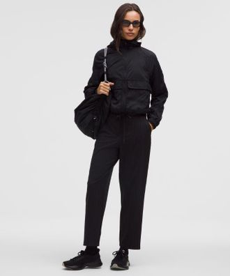 lululemon Daydrift Hose mit hohem Bund und schmal zulaufendem Bein Normale L&auml;nge f&uuml;r Frauen - Gr&ouml;&szlig;e 3XS in Black/Light Ivory