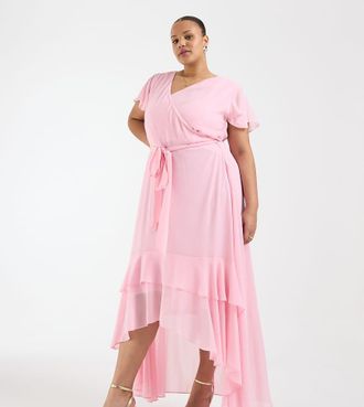 Tfnc Plus Linvit&eacute;e - Robe longue asym&eacute;trique en mousseline &agrave; volants - Rose