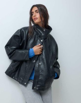 Asos 80er-Jahre-Jacke in Lederoptik mit Fledermaus&auml;rmeln in Schwarz