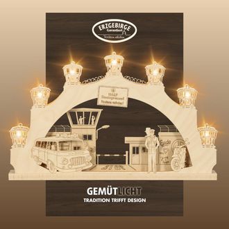 Weigla Schwibbogen original Erzgebirge I LED Lichterbogen Weihnachten I Motiv Checkpoint Charlie I 7 Lampenkerzen + 1 Ersatzlampe I 7 x 34 V, 0,2 W, E10 I be