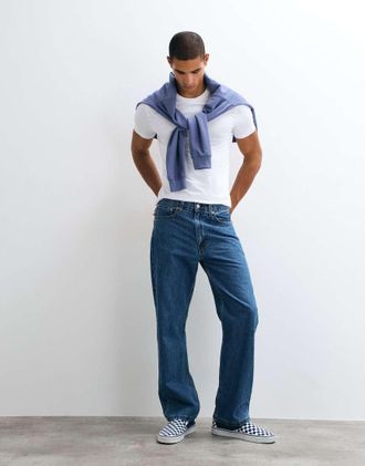 Levi's 565 97 - Locker sitzende Straight Jeans in mittelblauer Waschung