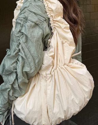 NA-KD x Charlotte Olivia sac port&eacute; &eacute;paule en nylon cr&egrave;me-Blanc