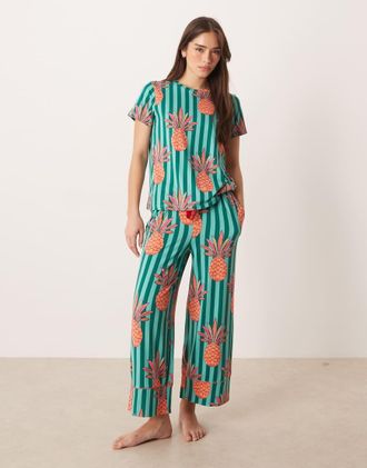 Chelsea Peers Ensemble de nuit ray&eacute; en jersey avec haut ras de cou &agrave; manches courtes et imprim&eacute; ananas-Vert