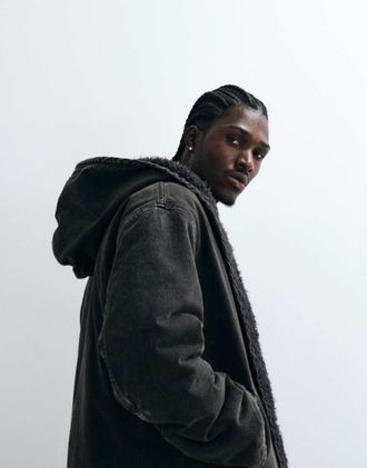 Levi's Oversize-Jeansjacke mit Kapuze und Sherpa-Futter in verwaschenem Schwarz