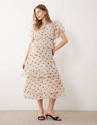 Vila Midikleid in Creme mit Polka-Dots, volumin&ouml;sen &Auml;rmeln und R&uuml;schen-Wei&szlig;