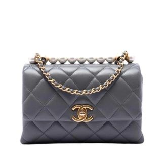 Chanel Sac bandouli&egrave;re matelass&eacute; doccasion en cuir dagneau - Femme - Pre-owned - Gris - Taille: ONE Size