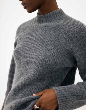 NA-KD pull en maille m&eacute;lange alpaga &agrave; col roul&eacute; gris chin&eacute;