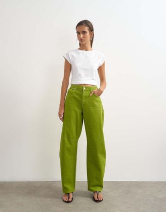 Topshop Barrel Jeans mit mittlerer Leibh&ouml;he in leuchtendem Olivgr&uuml;n
